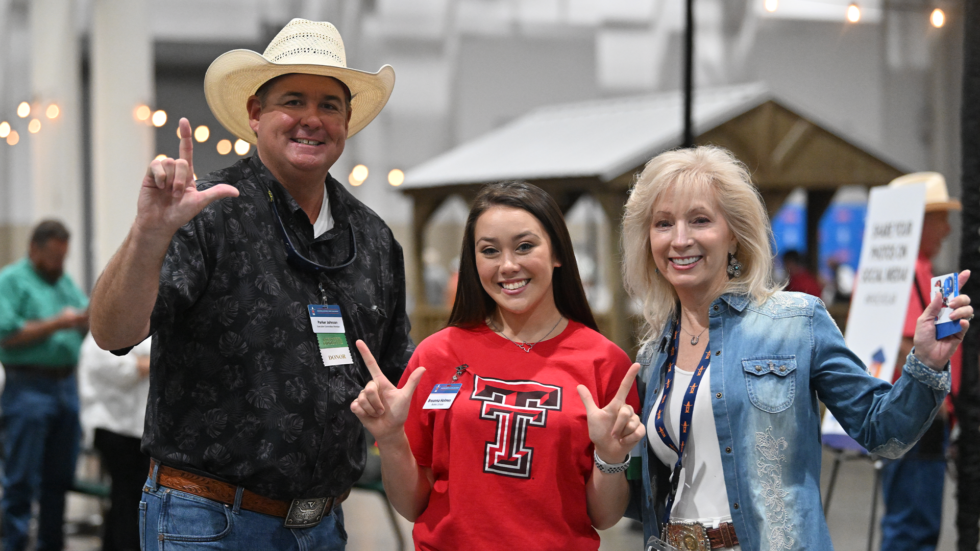 A committee that Celebrates Scholars | Houston Livestock Show and Rodeo